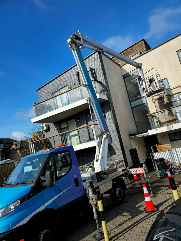 Operated Cherry Picker Hire Southampton, Hampshire - IPAF certified ...